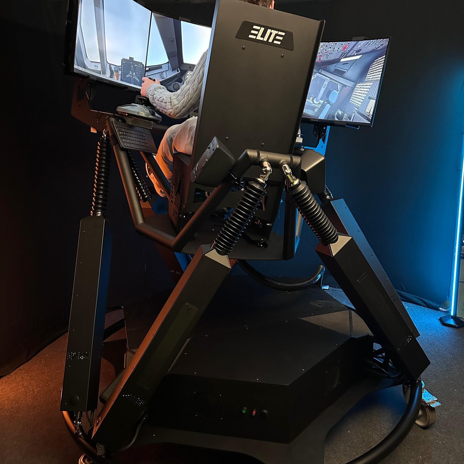 运动模拟器 - ELITE 6DOF Motion Platform - A320/A350/A380/B737/DA42 - Elite ...